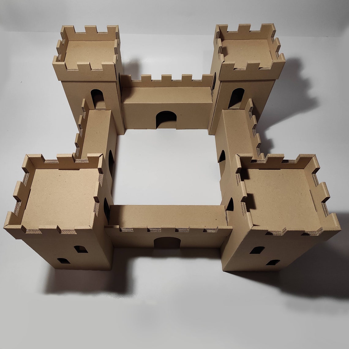 The PaperTale - The magical cardboard fortress - Σβούρα